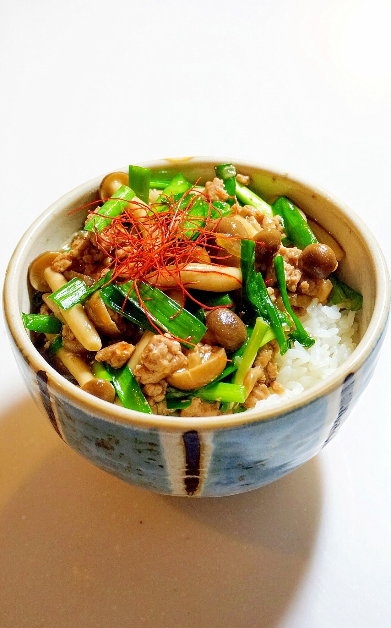 スタミナ満点・コスパ抜群！肉きのこニラあんかけ丼 レシピ・作り方 by oppeke22 - 楽天レシピ