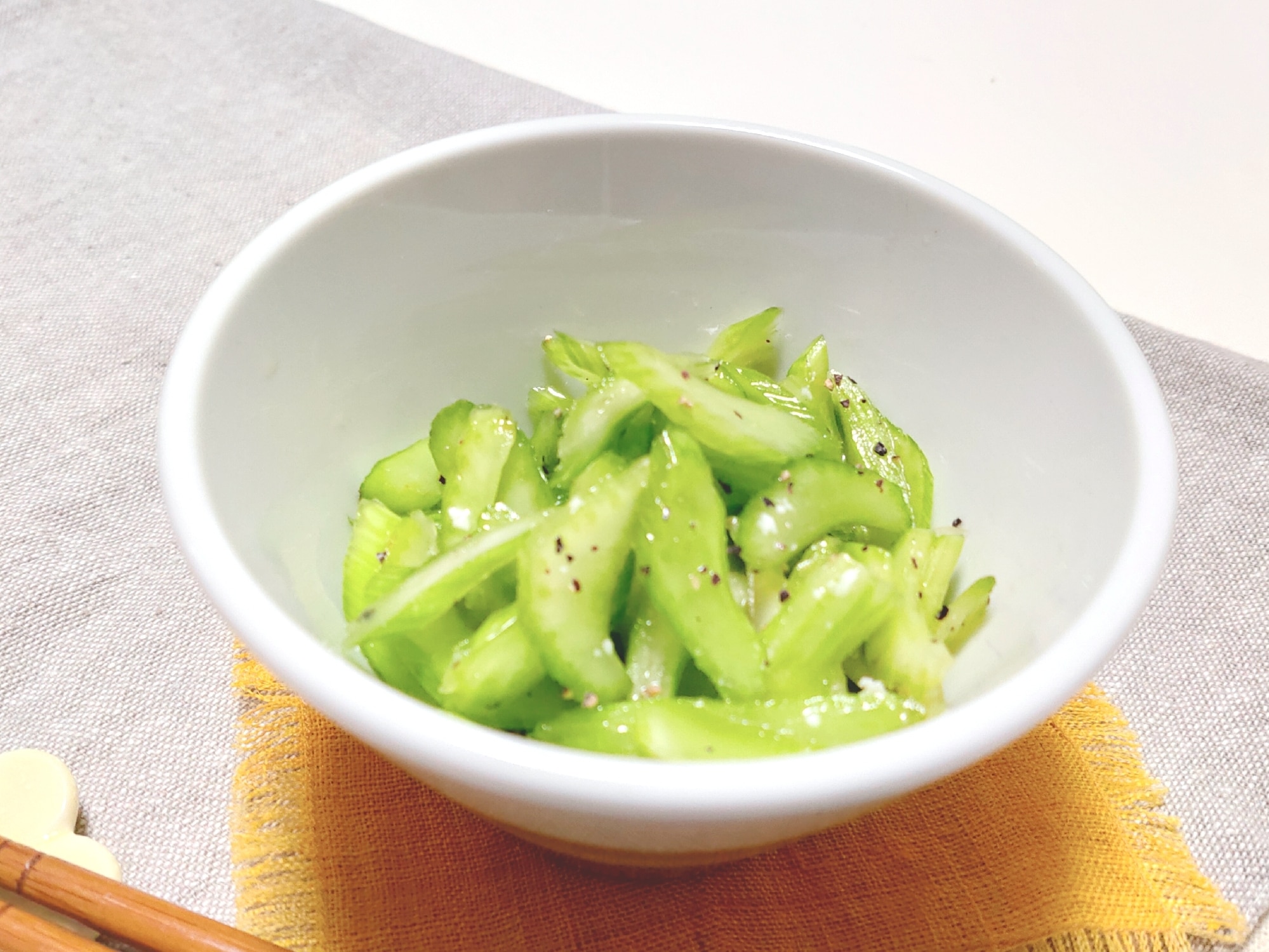 【白ワインに合う】セロリの超～簡単★浅漬け♪ レシピ・作り方 by 穂ノcafe￤心と身体に寄り添う♥おうちごはん - 楽天レシピ