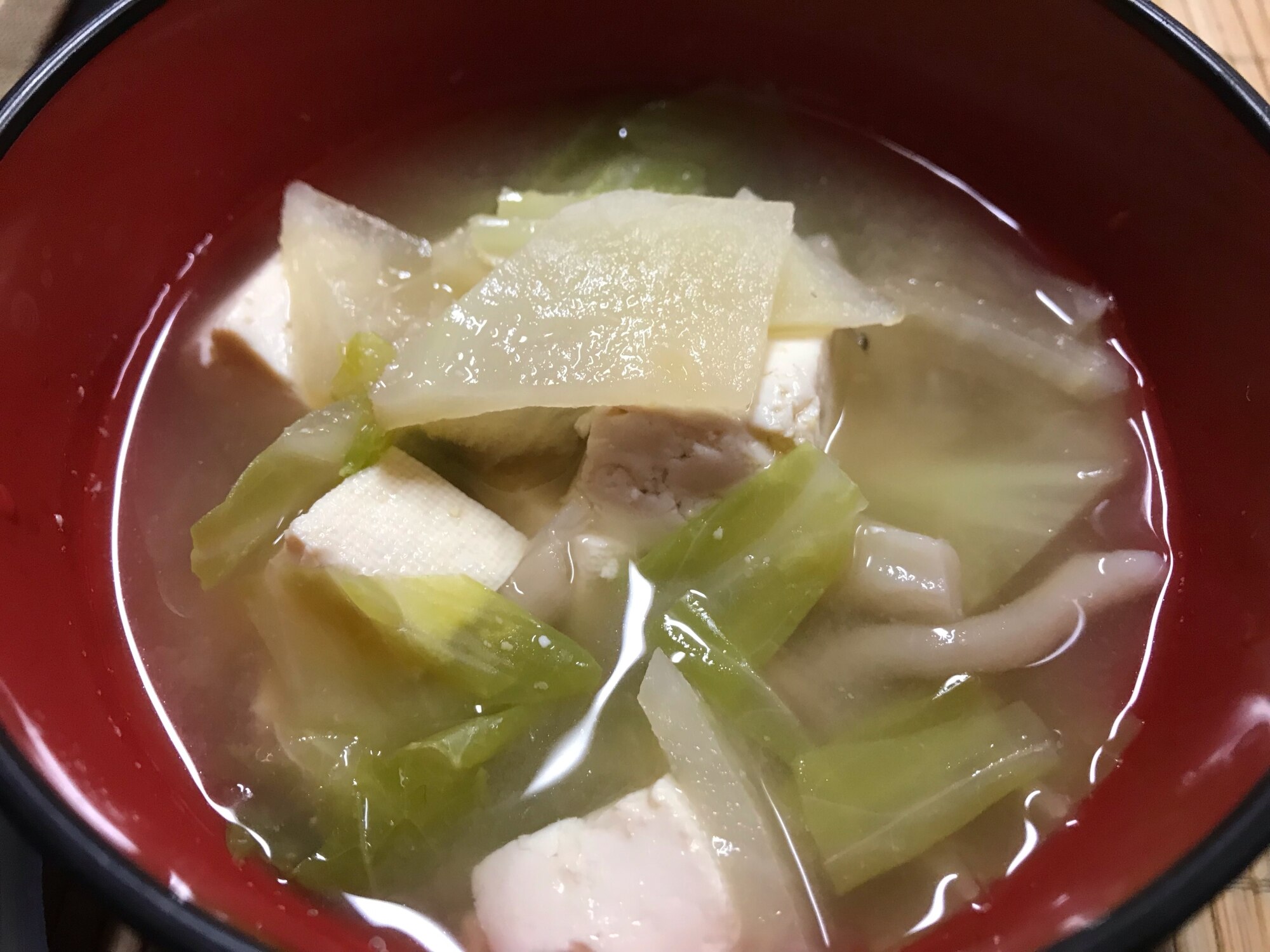 豆腐&ダイコン&しめじ&キャベツの味噌汁 レシピ・作り方 by たかまさ20010911 - 楽天レシピ