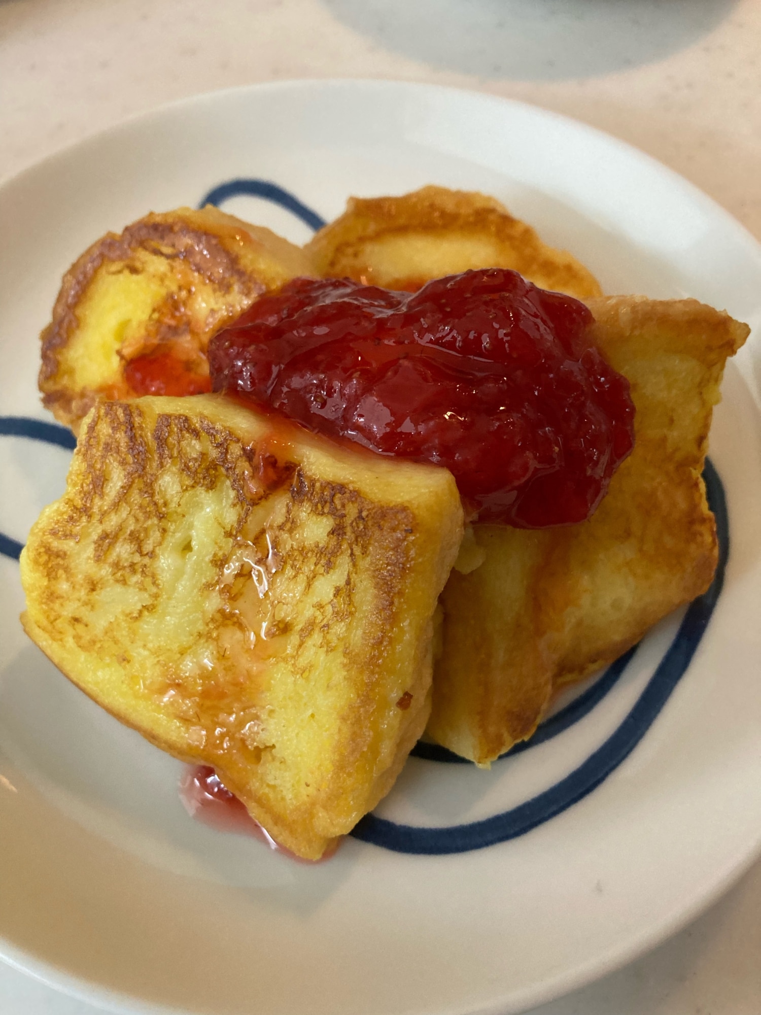 朝ごはん フレンチトースト イチゴジャムのせ レシピ・作り方 by RIKUGON - 楽天レシピ