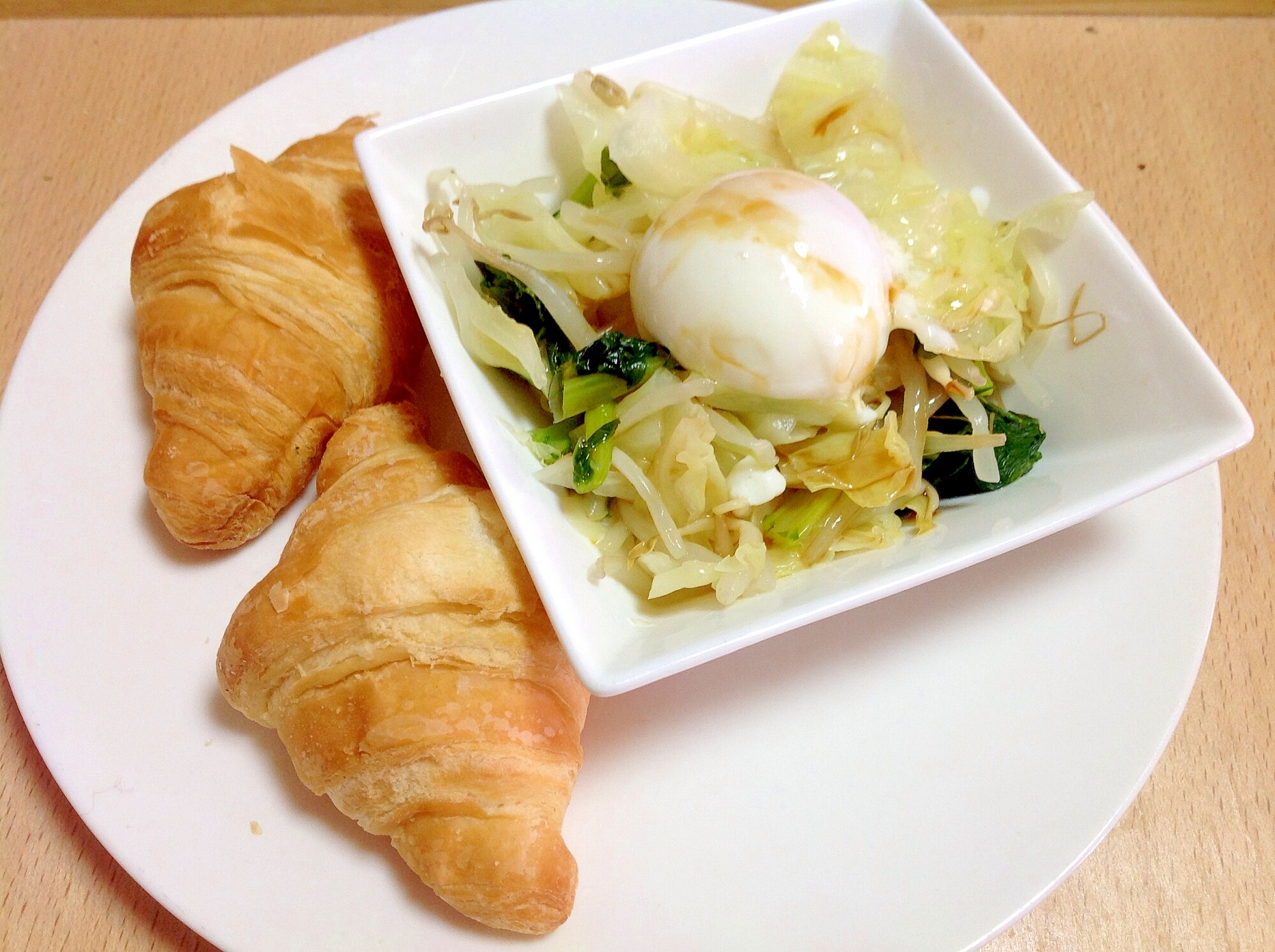野菜と温泉卵のポン酢かけとクロワッサンプレート☆ レシピ・作り方 by simakis - 楽天レシピ