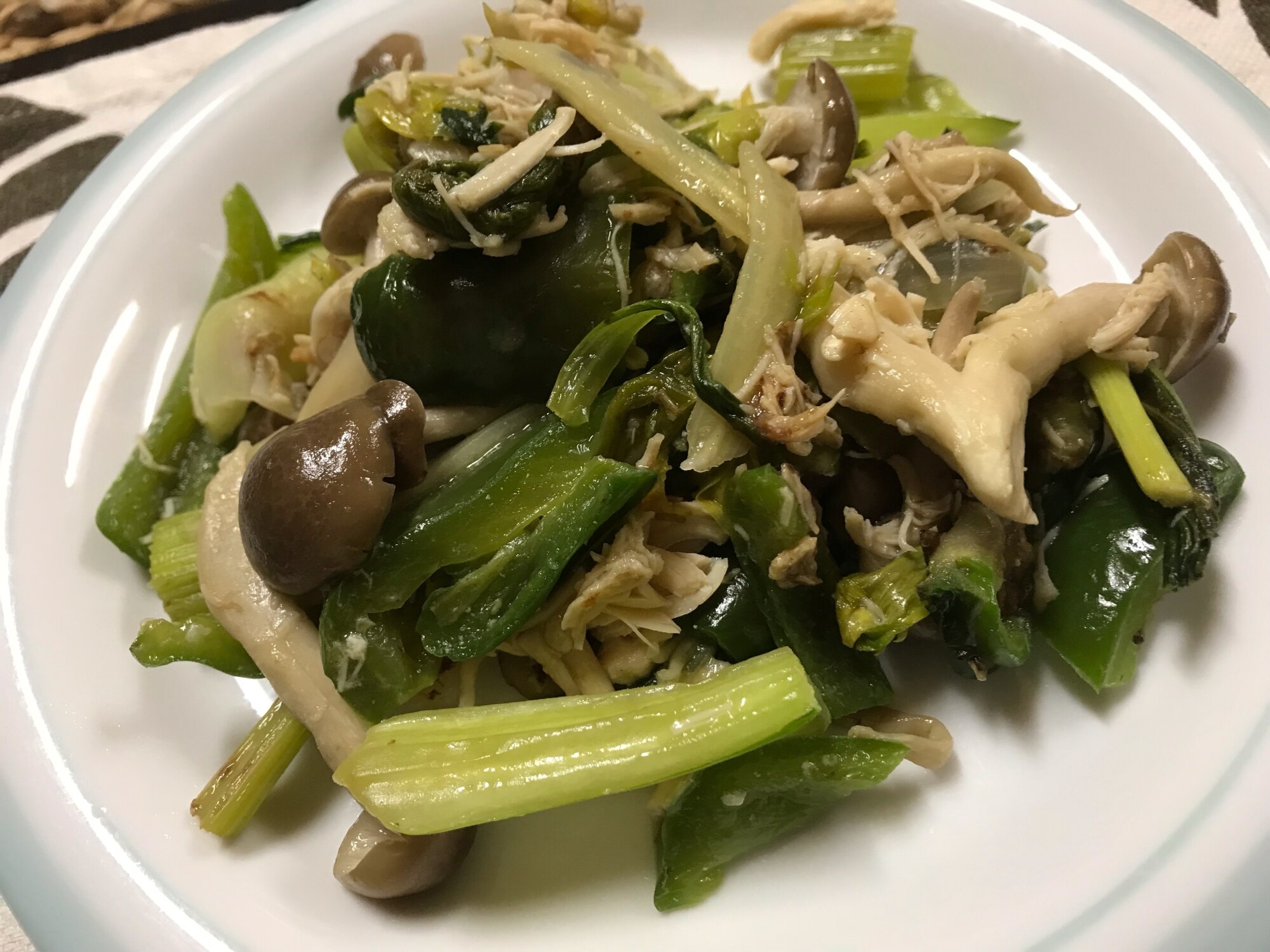 ピーマンとチンゲン菜とセロリのチキン炒め レシピ・作り方 by たかまさ20010911 - 楽天レシピ