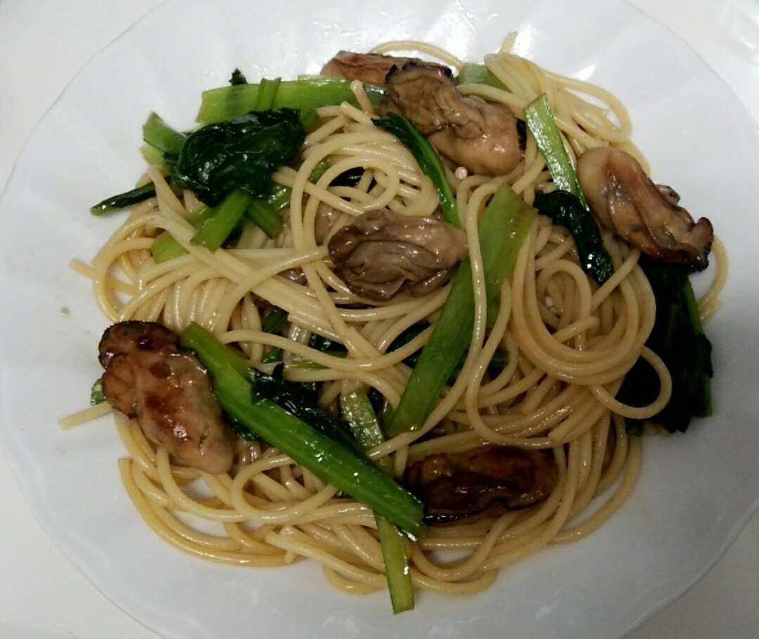 家族が喜ぶ 牡蠣と小松菜のパスタ♥ レシピ・作り方 by mamacream - 楽天レシピ