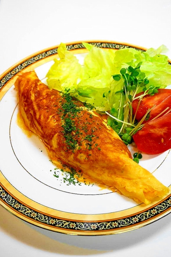 ナイフを入れるとトロッ！コーンとツナのオムレツ レシピ・作り方 by oppeke22 - 楽天レシピ