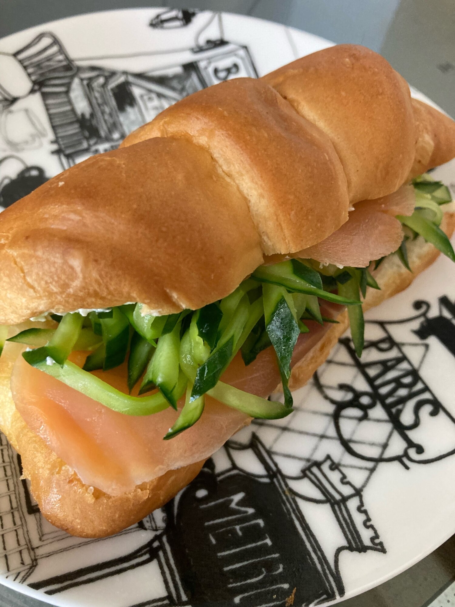 スモークサーモンの塩パンサンドイッチ レシピ・作り方 by RIKUGON - 楽天レシピ