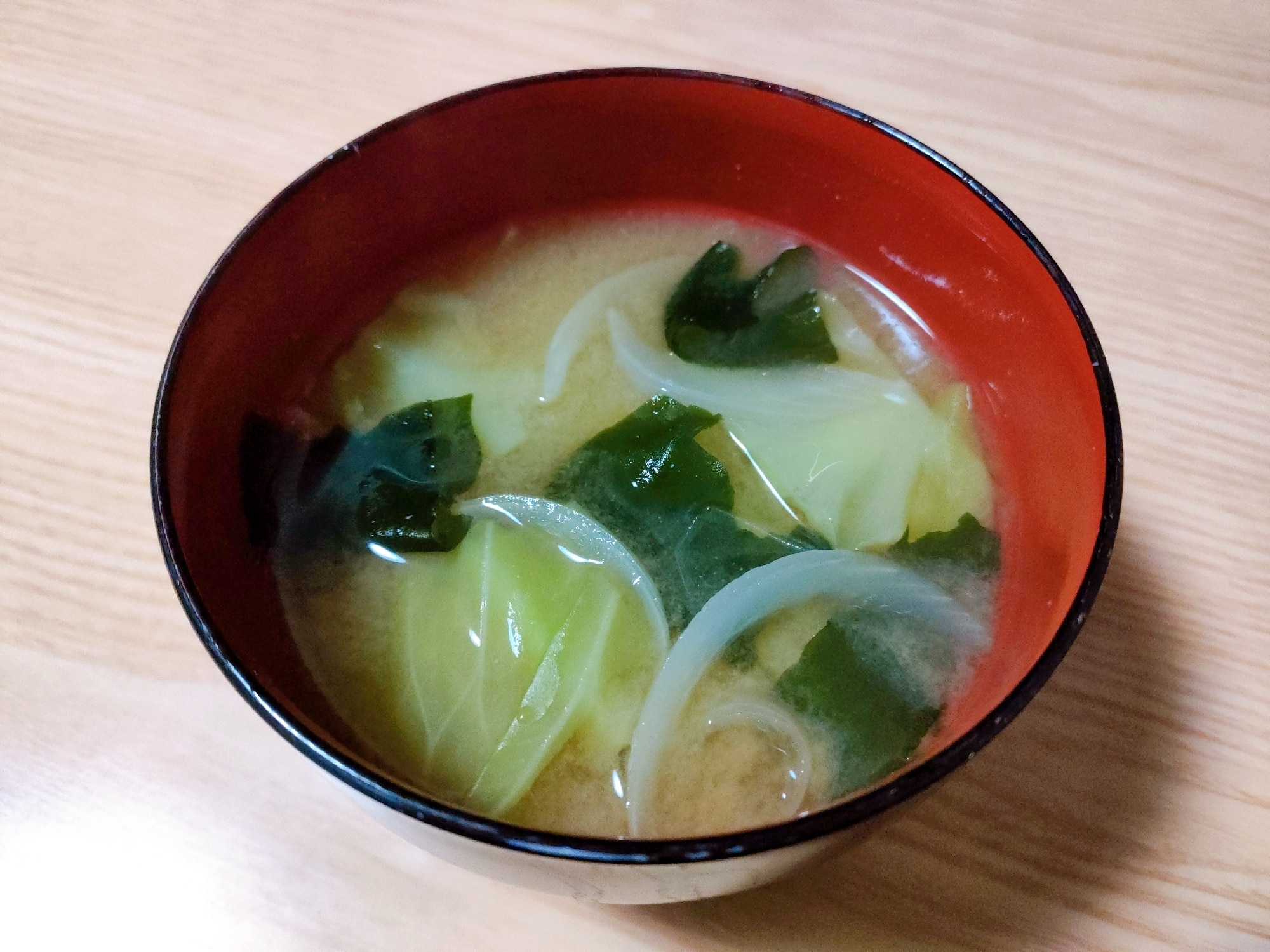 キャベツと玉ねぎとわかめの味噌汁 レシピ・作り方 by はじゃじゃ - 楽天レシピ