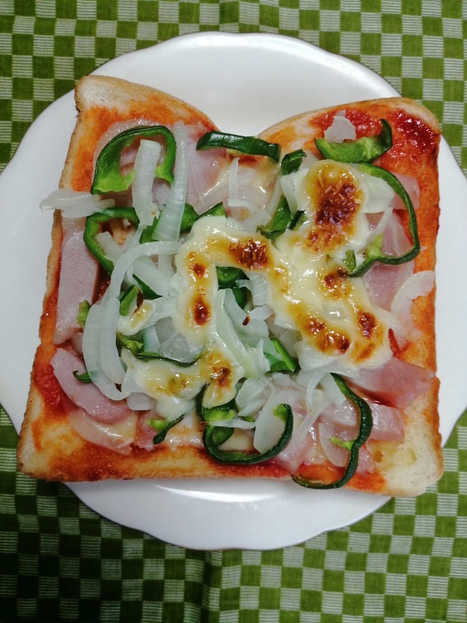 ハムと玉ねぎとピーマンとチーズピザトースト レシピ・作り方 by ジオ♪お休み中 承認だけで - 楽天レシピ