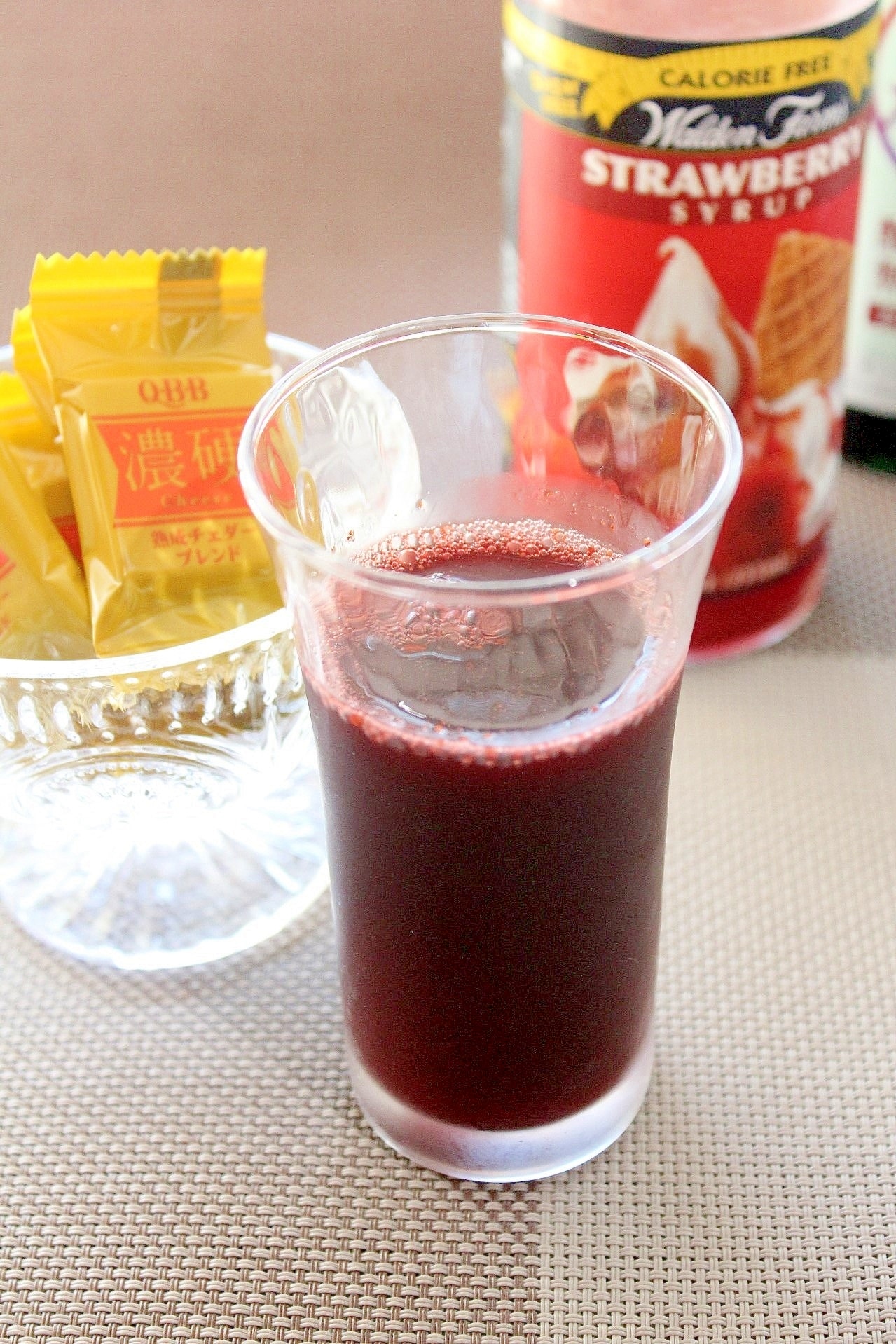 沸騰ワイン♪糖質オフ苺シロップでサングリア風味☆ レシピ・作り方 by МK - 楽天レシピ