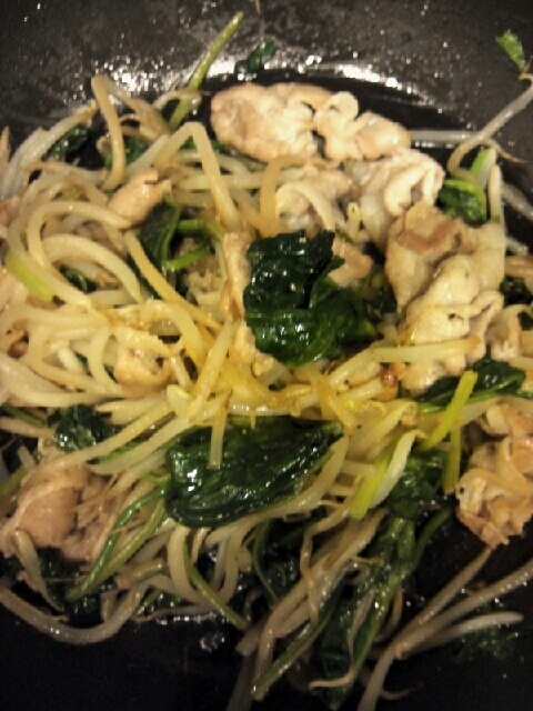 もやしとほうれん草の豚肉ナンプラー炒め レシピ・作り方 by kkikk - 楽天レシピ