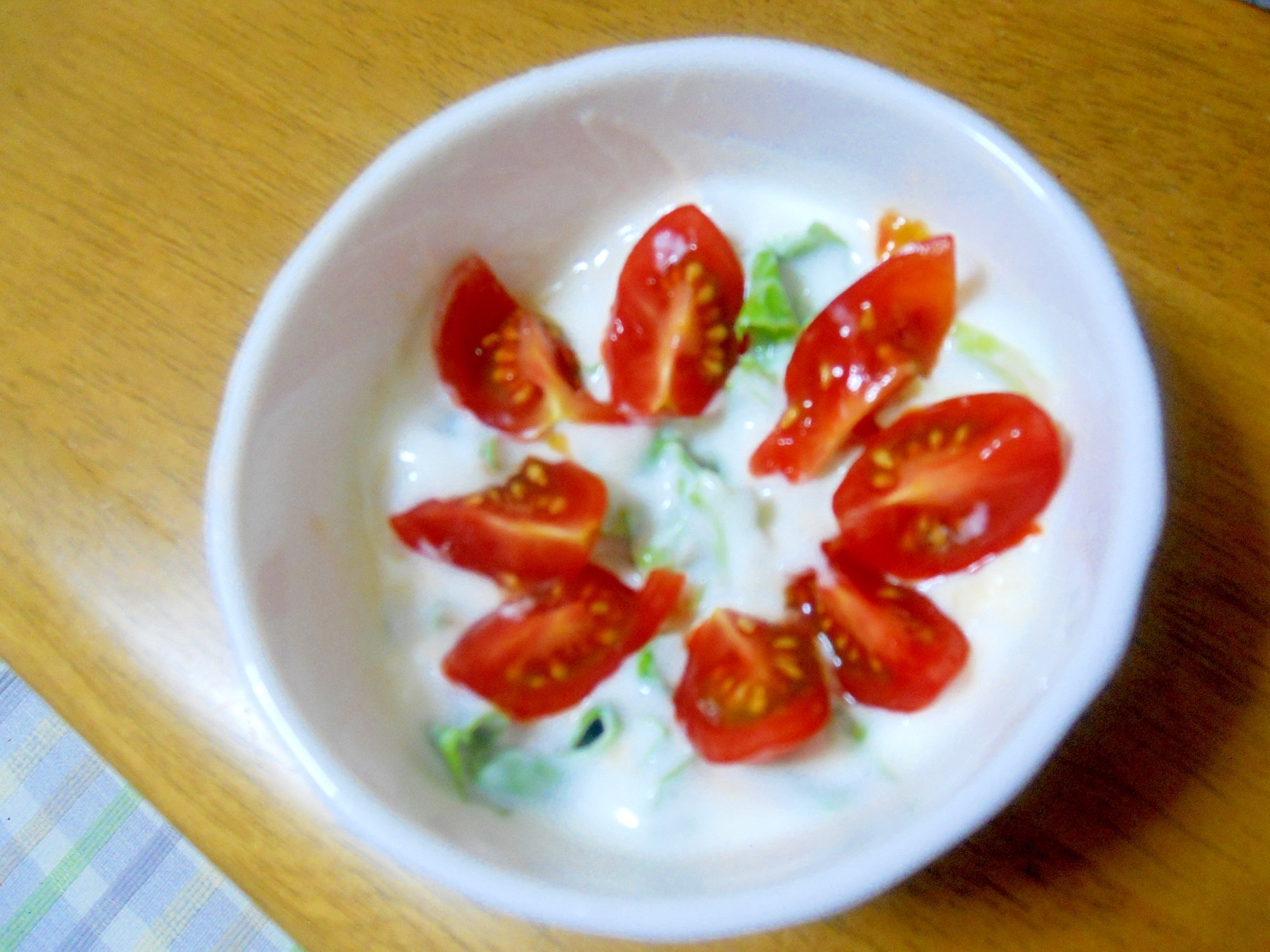 レタス＆トマト 昆布茶でヨーグルト レシピ・作り方 by ブ〜子 - 楽天レシピ