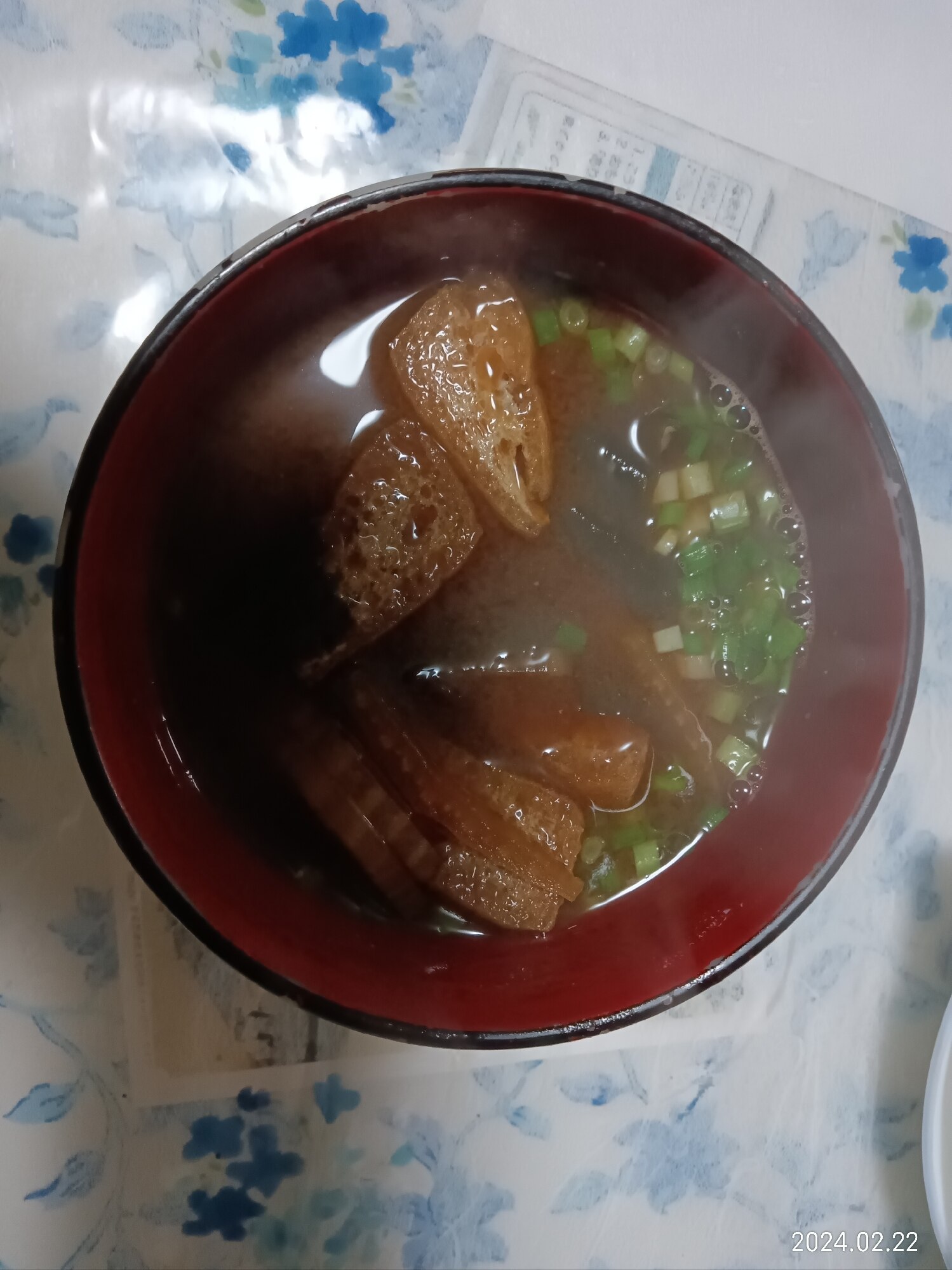 簡単！白菜の軸、油揚げ、わかめ、細ねぎの味噌汁！ レシピ・作り方 by まーまーまーさん - 楽天レシピ