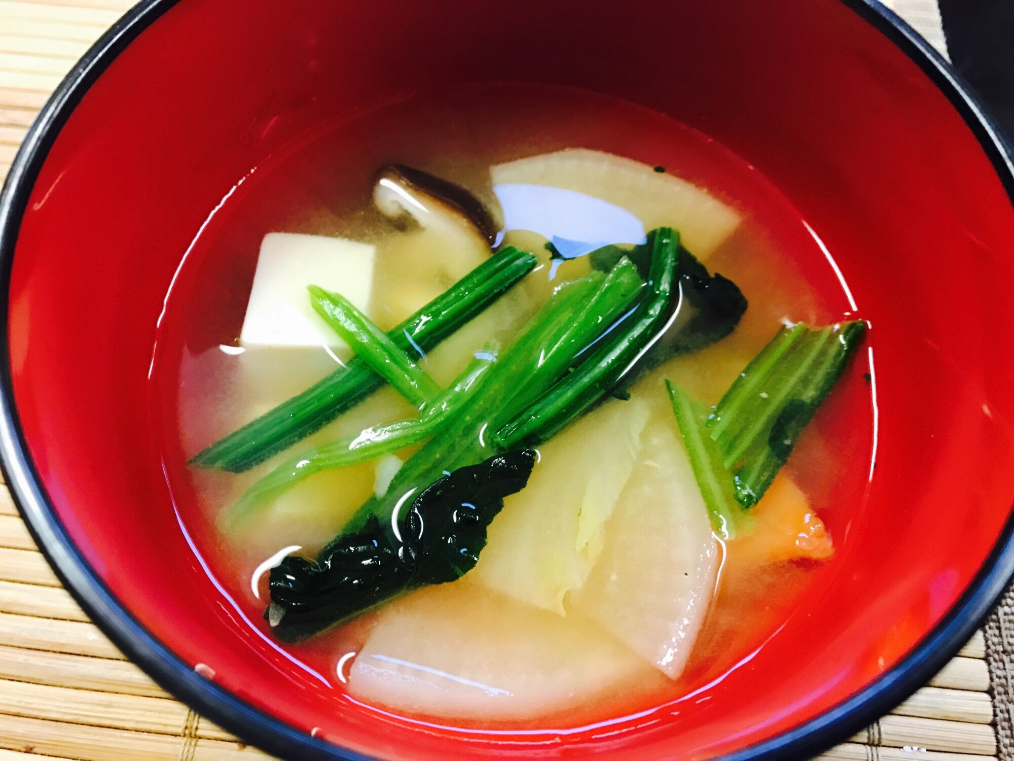 ほうれん草&大根&人参&しいたけ&豆腐の味噌汁 レシピ・作り方 by たかまさ20010911 - 楽天レシピ