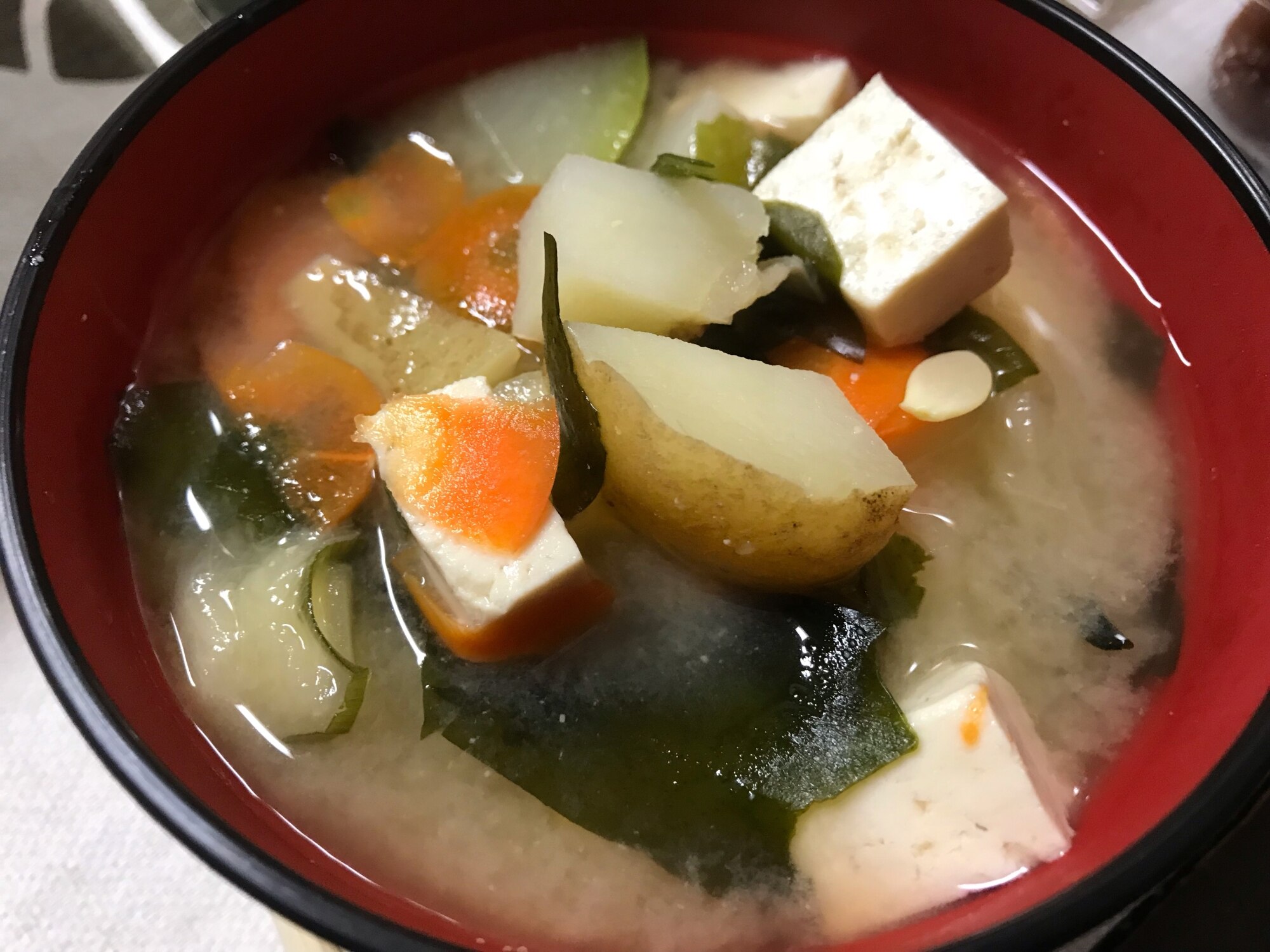 豆腐&ズッキーニ&ジャガイモの具だくさん味噌汁 レシピ・作り方 by たかまさ20010911 - 楽天レシピ